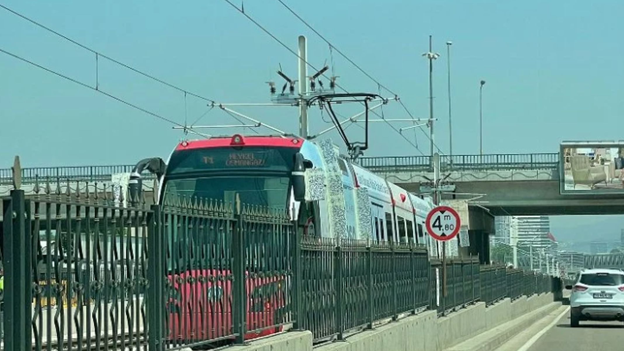 Début de l'essai routier sur la ligne de tramway du terminal de la ...
