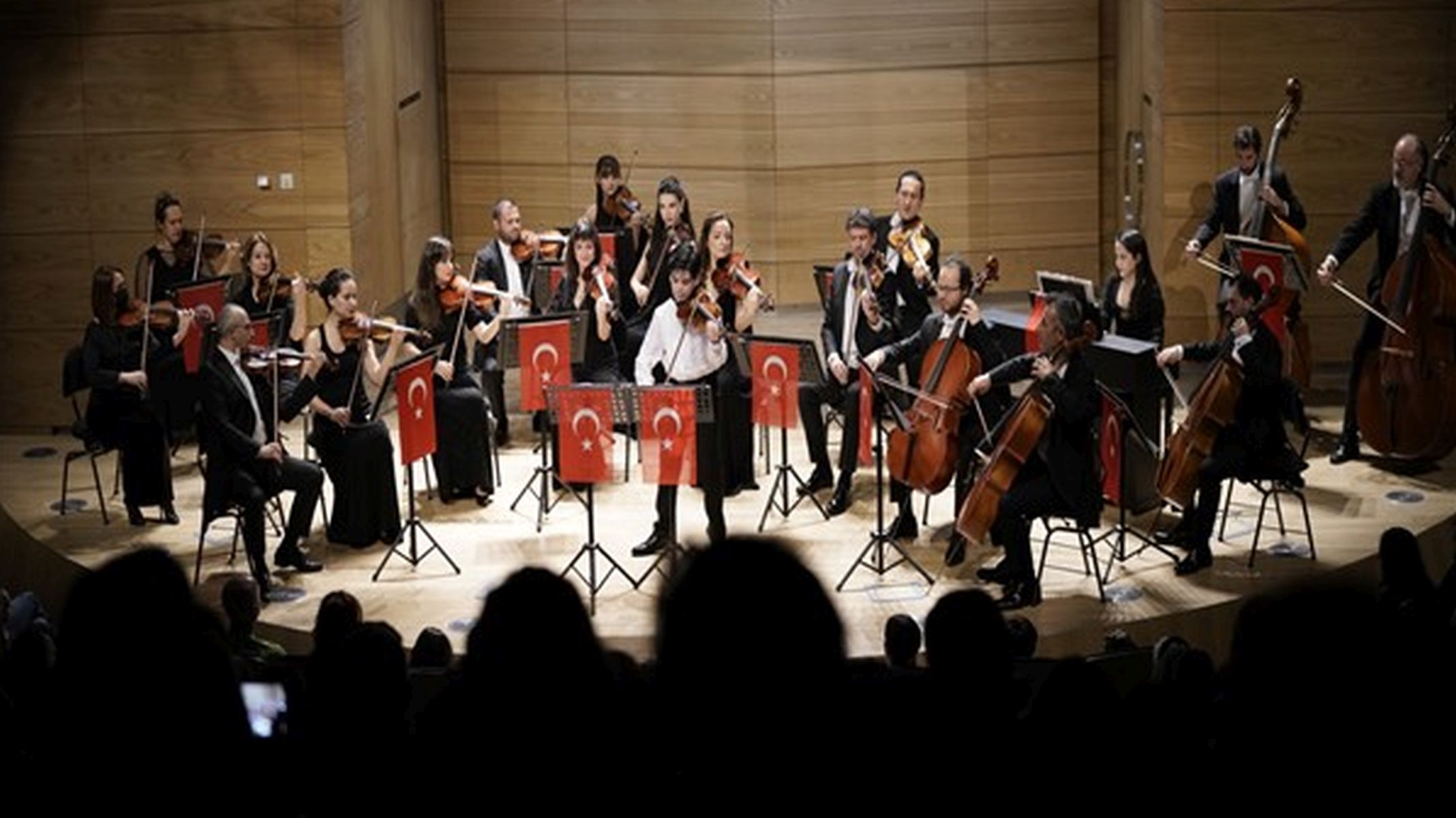 Presidential Symphony Orchestra เฉลิมฉลองเดือนเมษายน เมษายน Atahan ...