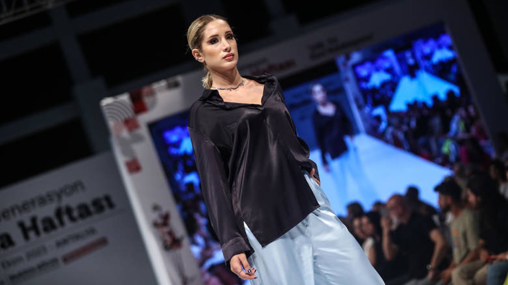 Antalya'da Genç Tasarımcılardan Cumhuriyete Özel Defile